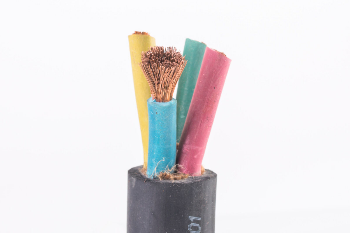 Comparación Detallada de Materiales de Aislamiento para Cables